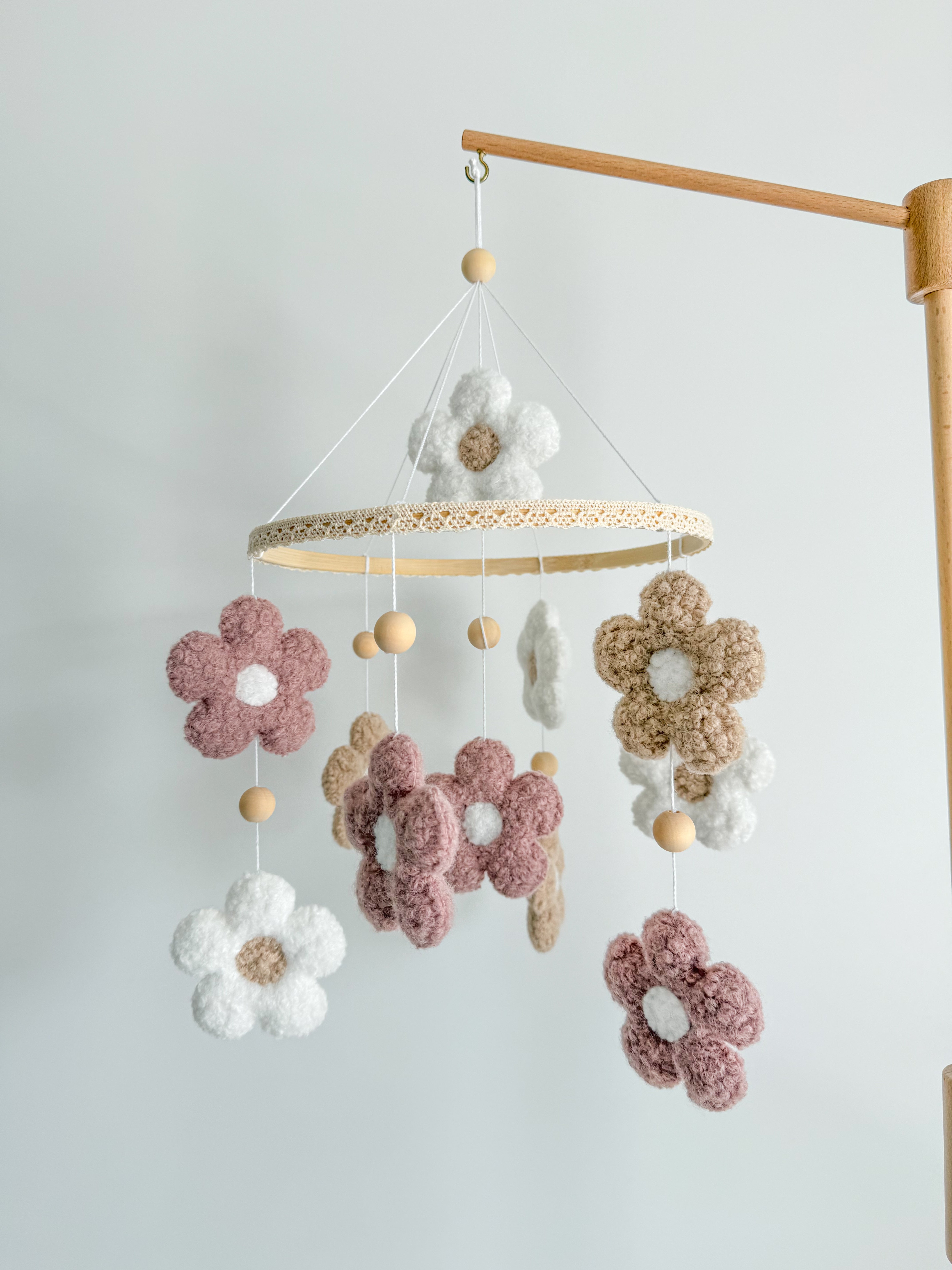 Boucle mobile with flowers – Wood and Tale