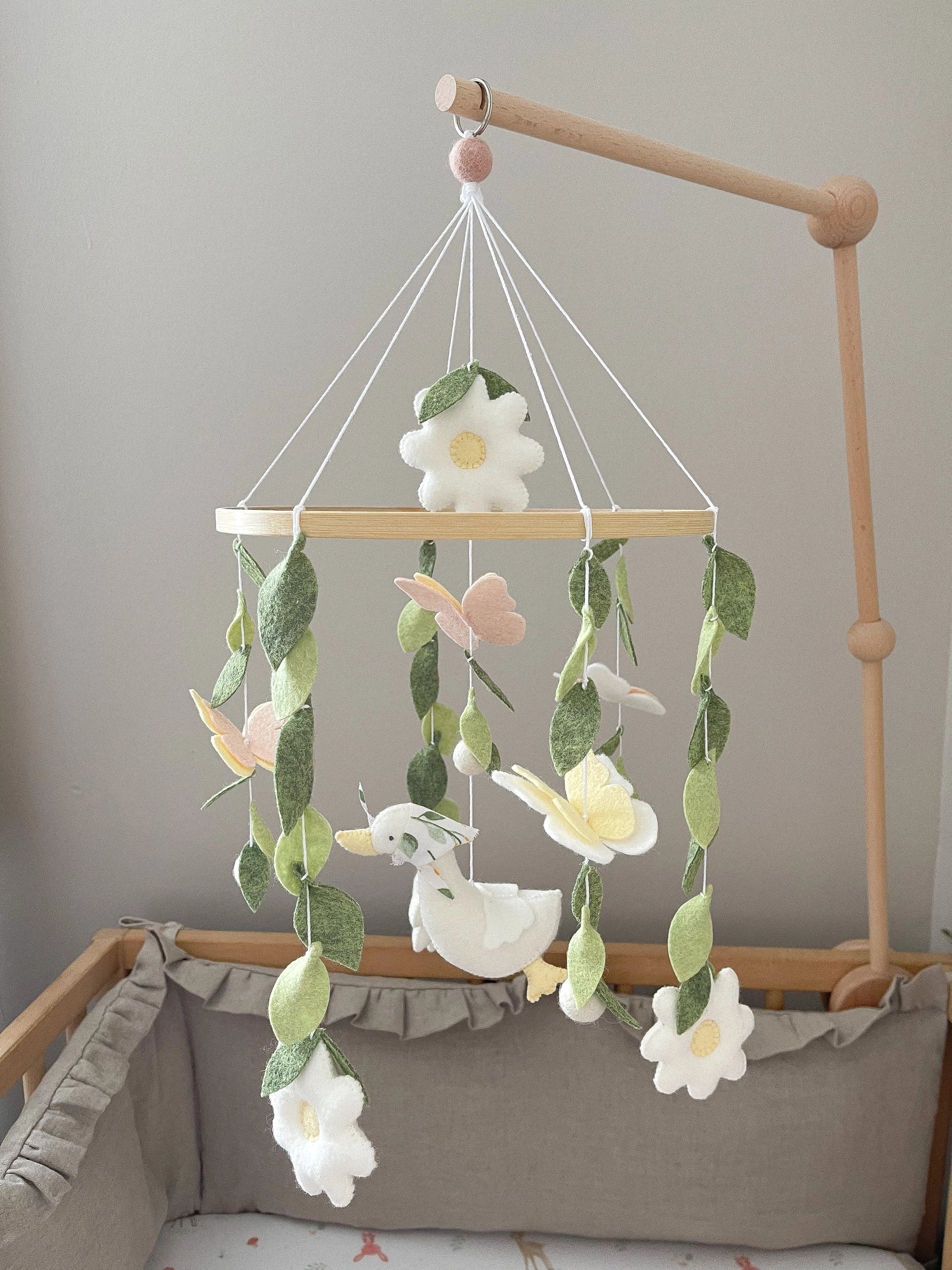 Goose mobile with daises – Wood and Tale